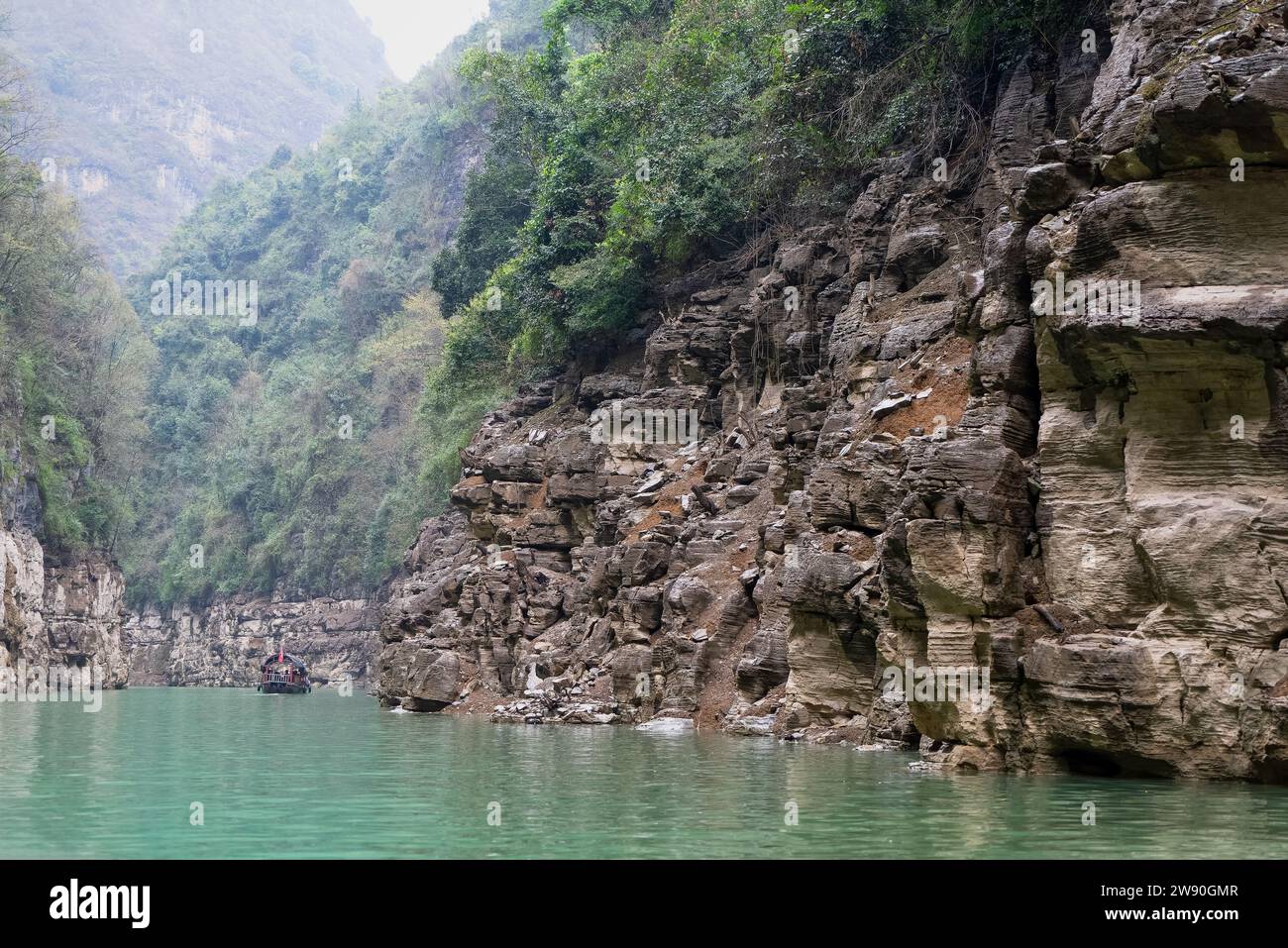 The Three Gorges of the Yangtze River are quiet and charming, with ...