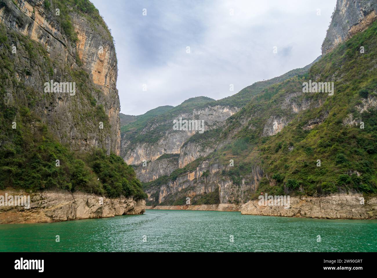 The Three Gorges of the Yangtze River are quiet and charming, with ...