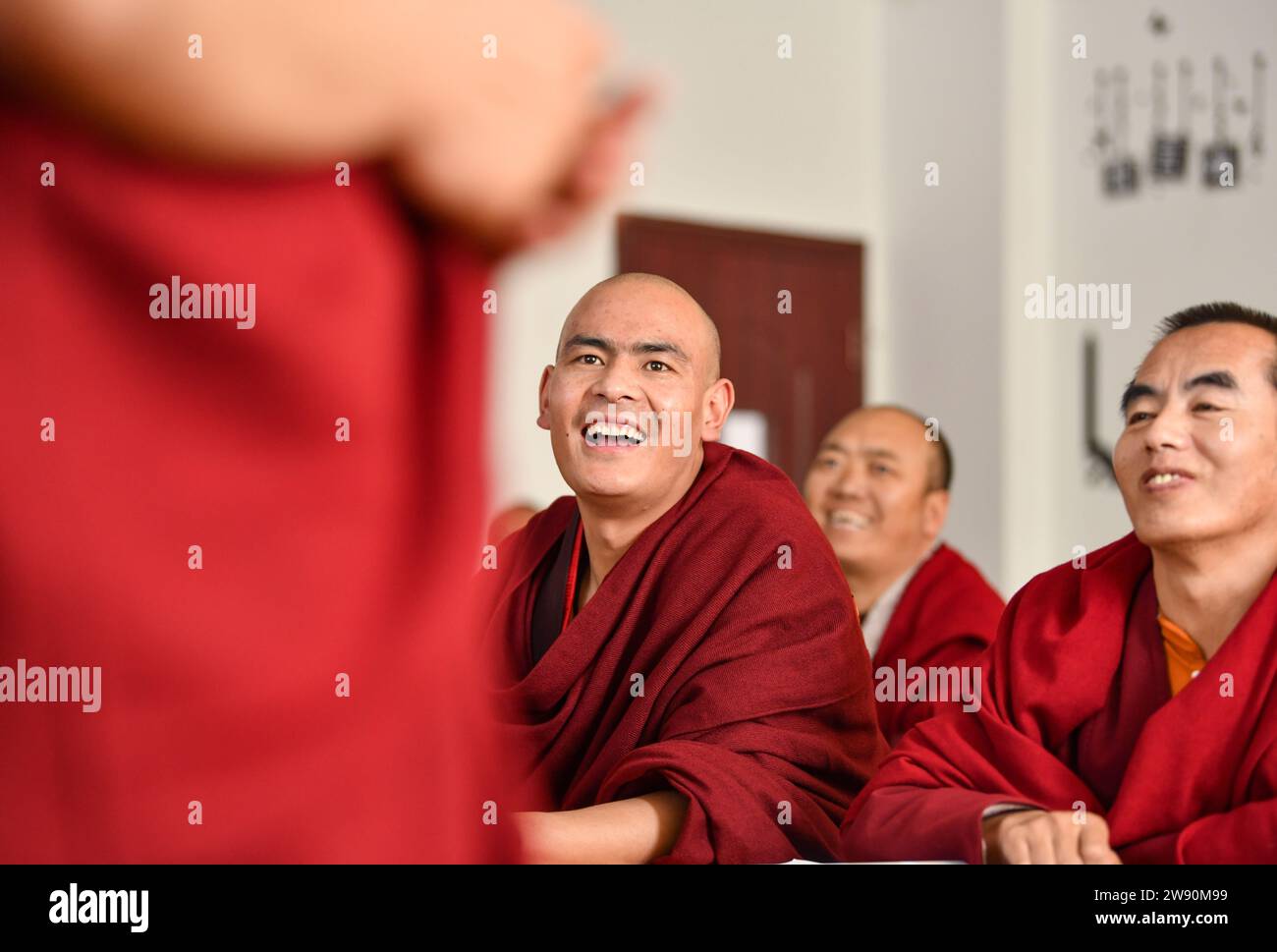 (231223) -- LHASA, Dec. 23, 2023 (Xinhua) -- Students of the Xizang ...