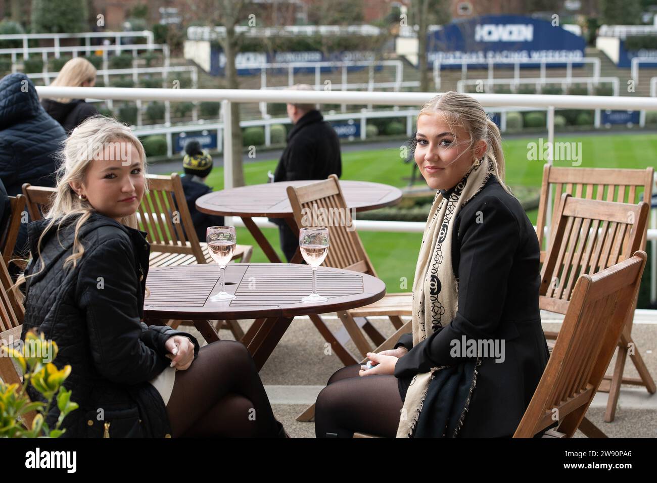 Ascot, Berkshire, UK. 23rd December, 2023. Racegoers arriving at Ascot ...