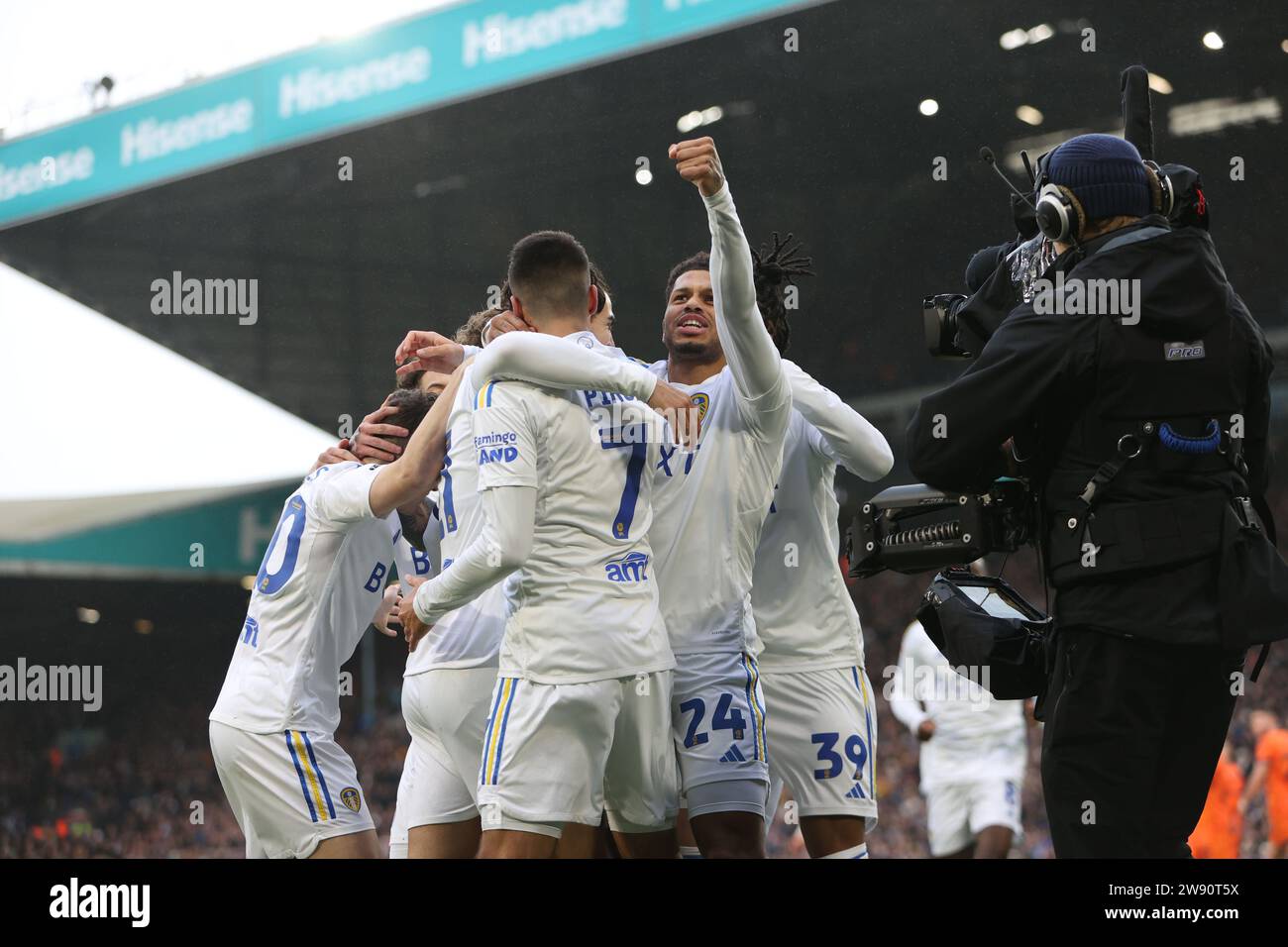 Pascal Struijk of Leeds United scores his team's first goal during the ...