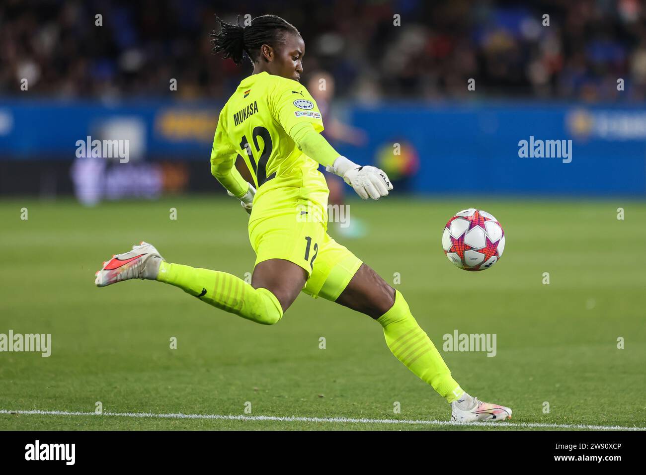 Barcelona, Spain. 21st, December 2023. Angel Mukasa (12) of FC ...