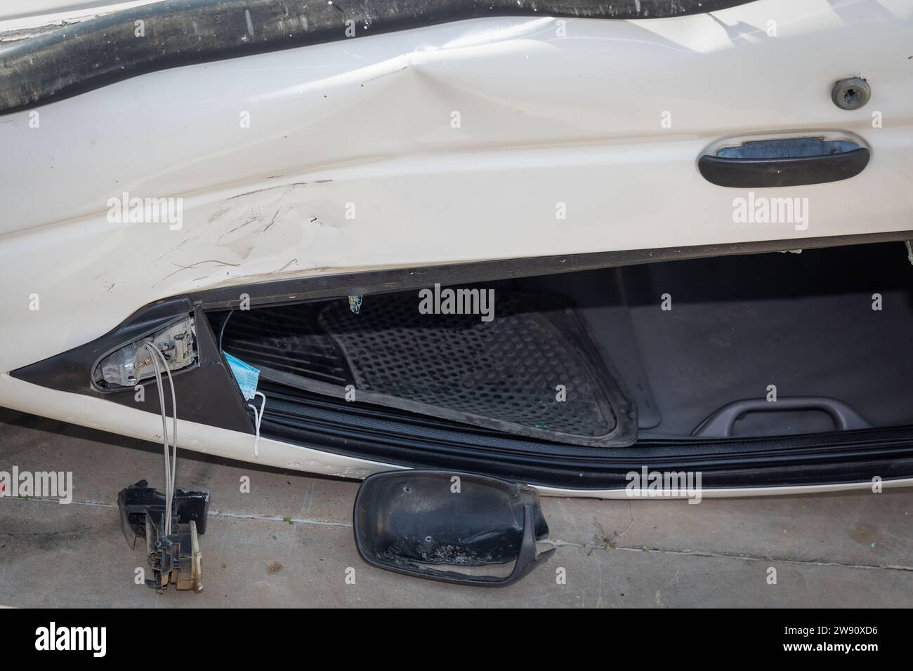 Upside down car hi-res stock photography and images - Alamy
