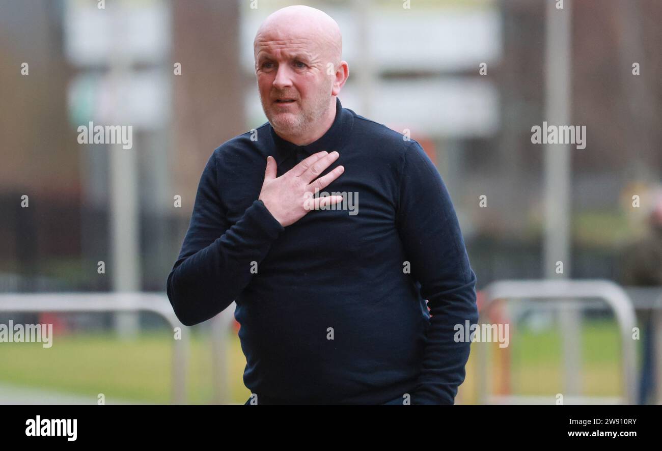 Livingston’s manager David Martindale arrives before the cinch ...