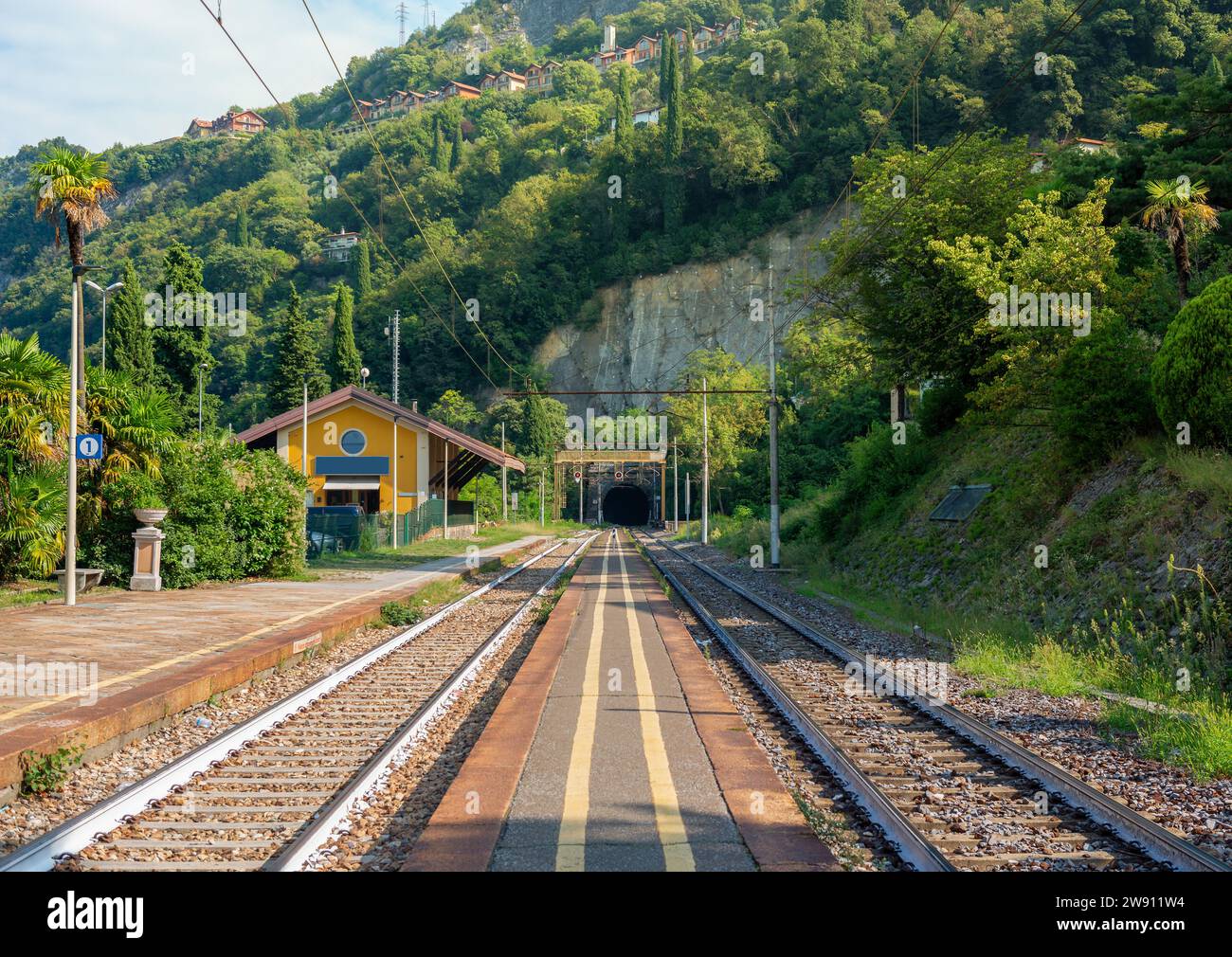 View of the platforms of Varenna Esino Perledo Stock Photo - Alamy