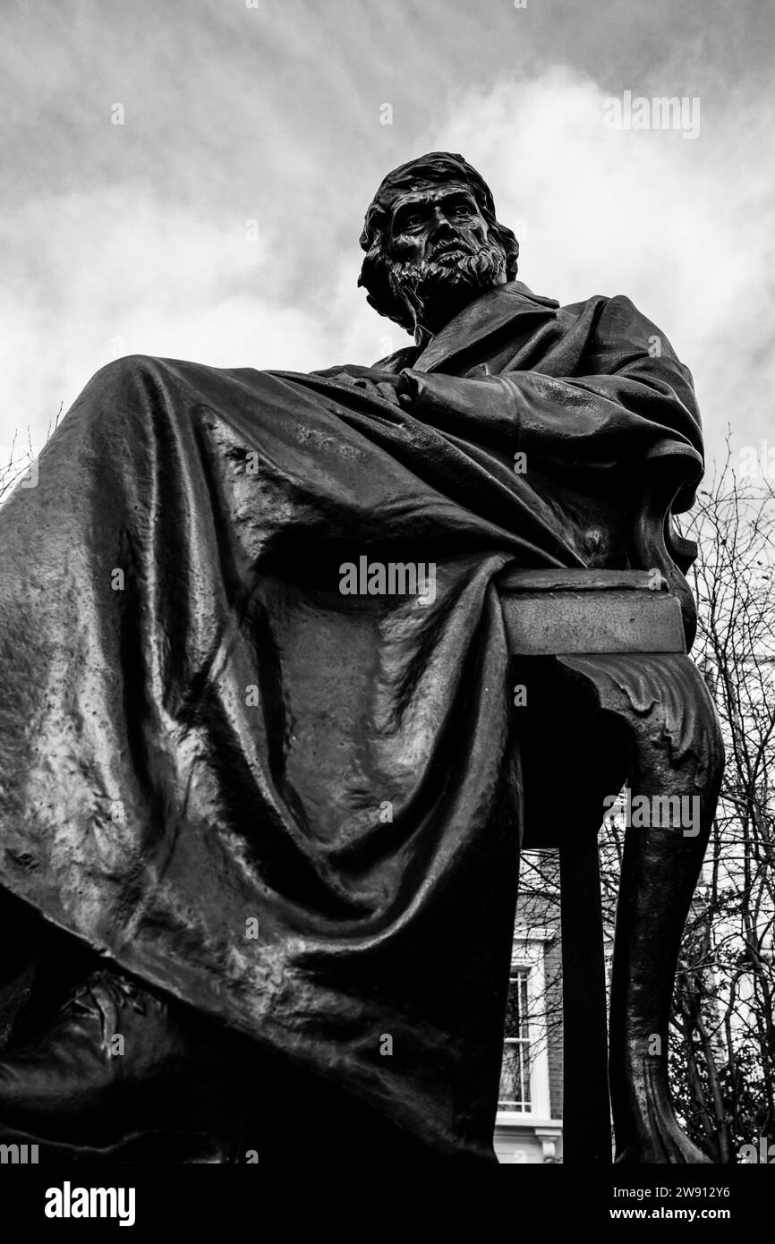 Thomas Carlyle Statue Stock Photo - Alamy