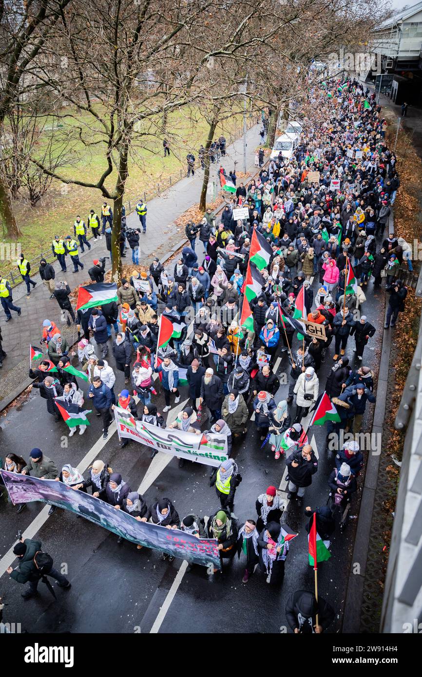 Berlin, Germany. 23rd Dec, 2023. The procession of a demonstration ...