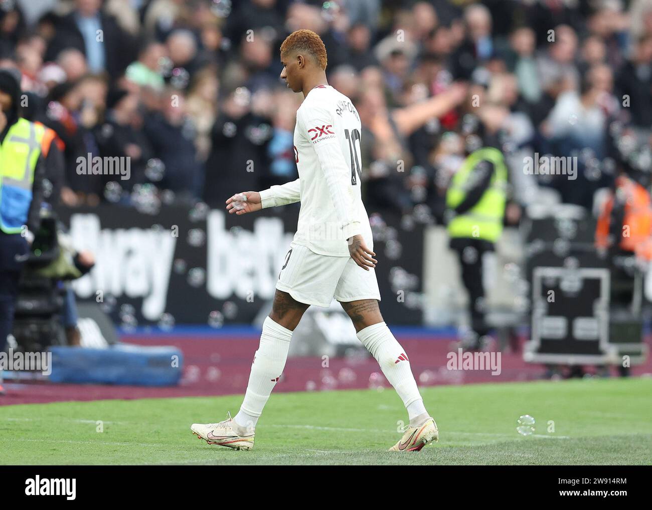 London, UK. 23rd Dec, 2023. Marcus Rashford of Manchester United walks ...