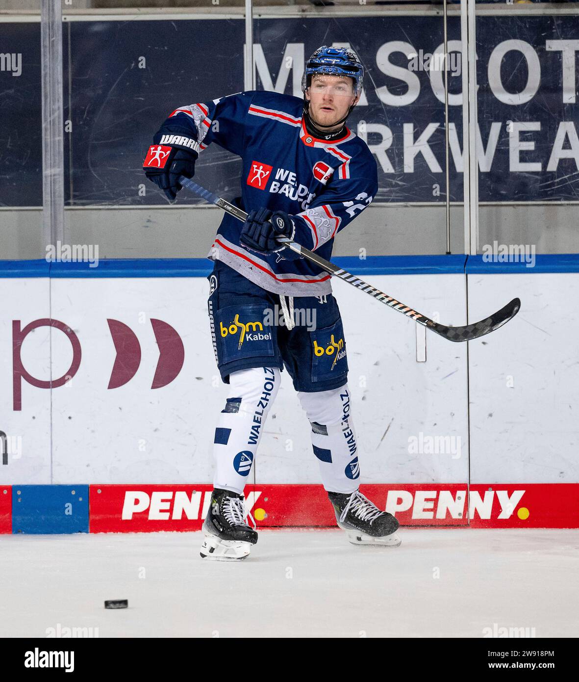 Muenchen, Deutschland. 23rd Dec, 2023. John Broda (Iserlohn Roosters ...