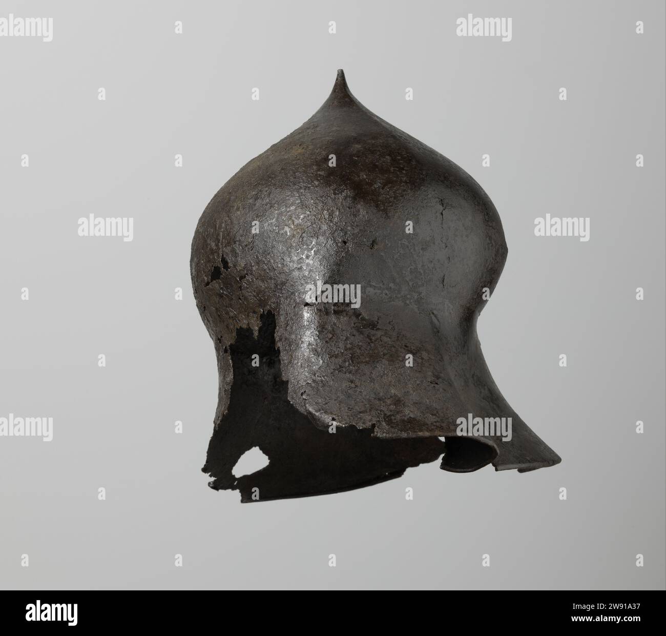 Isenhut, anonymous, 1525 - 1550 Isenhut helmet, iron, black, beaten out ...