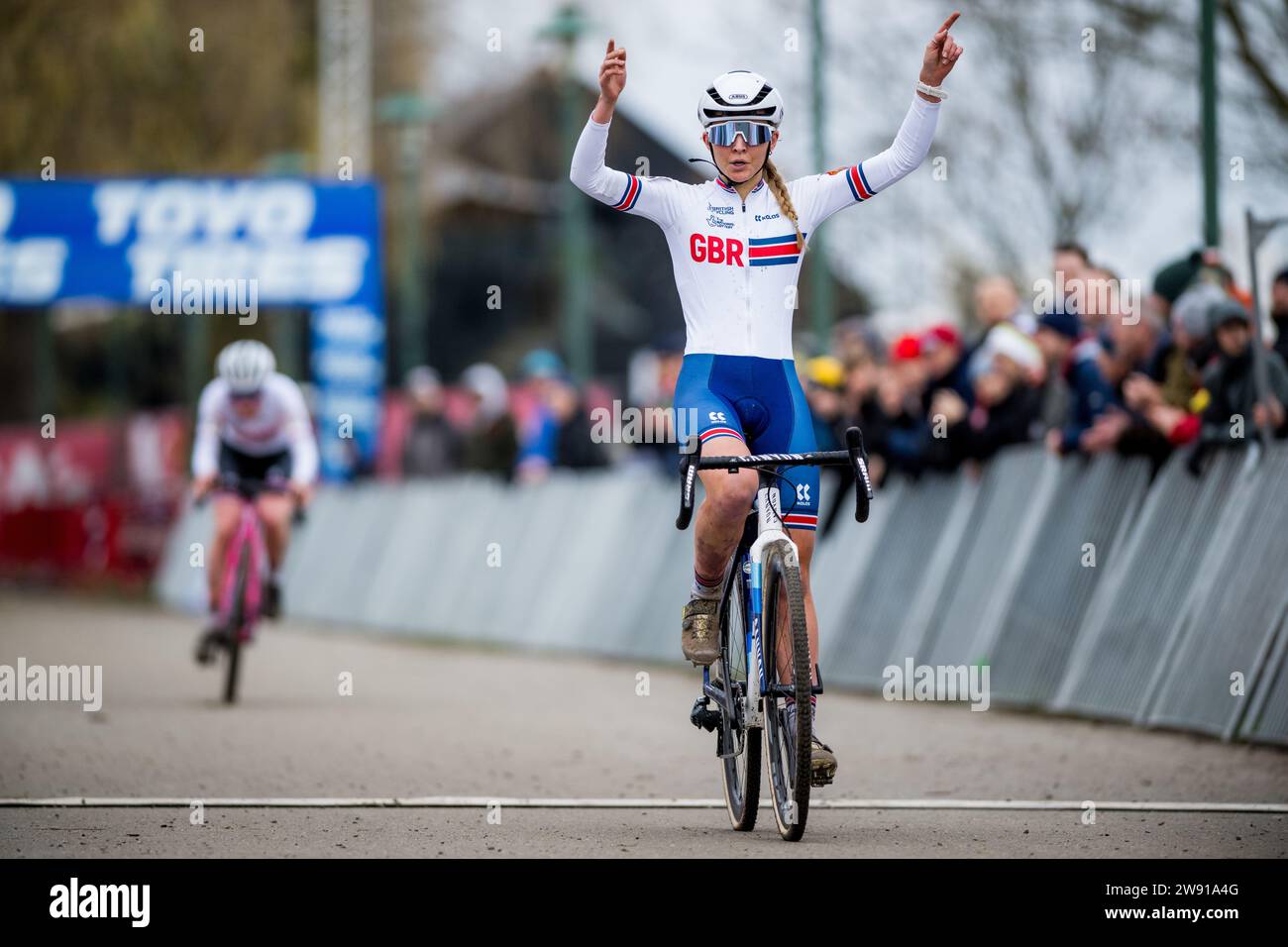 Namur, Belgium. 23rd Dec, 2023. British Cat Ferguson celebrates as she ...