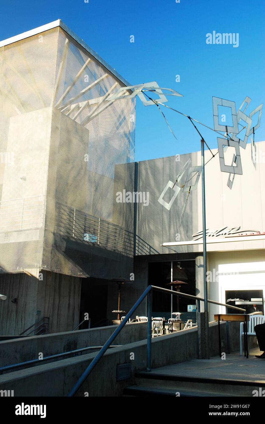 Edgemar, a Upscale Shopping Center, Designed by Frank Gehry, In Santa ...