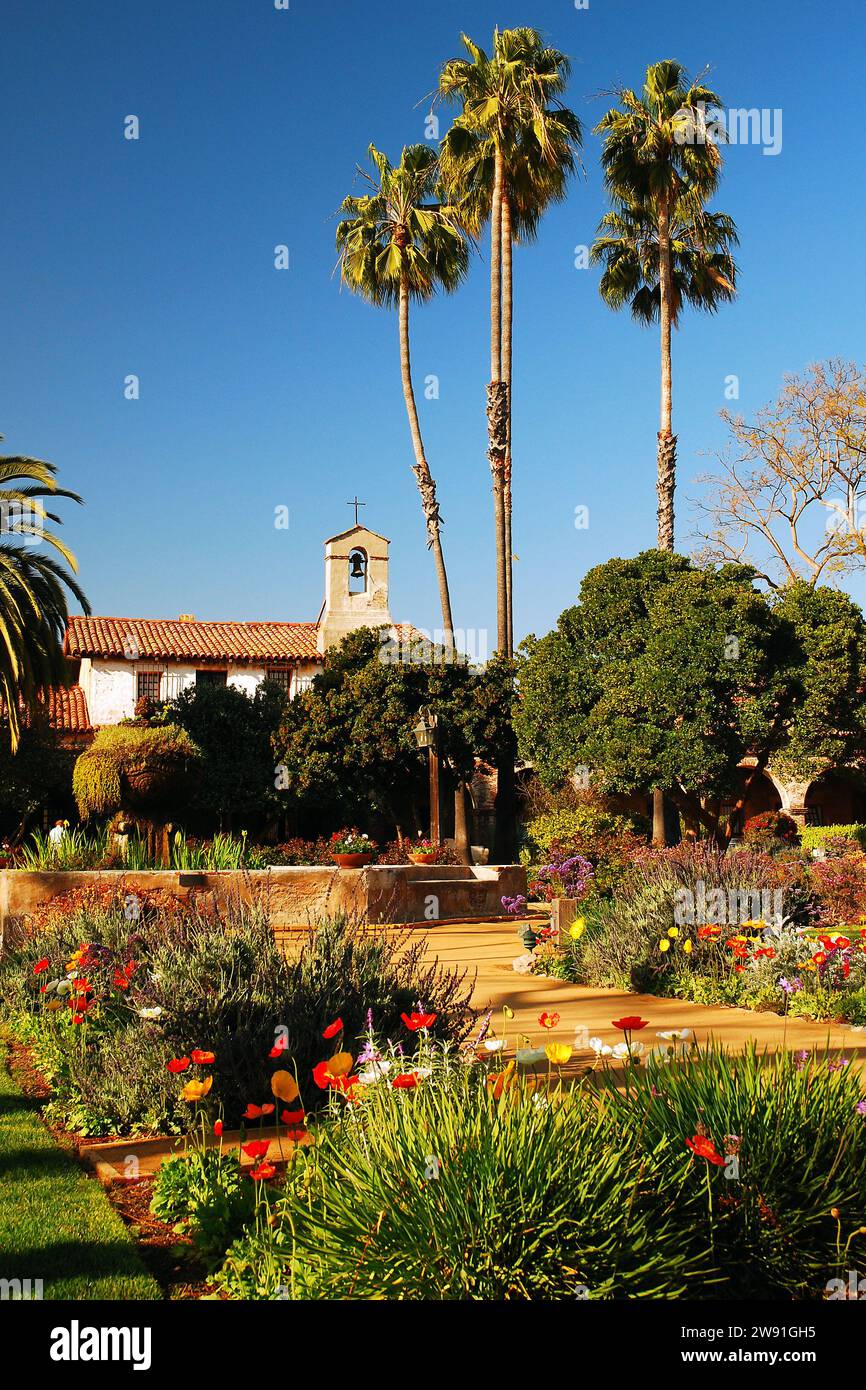 California mission architecture in palm hi-res stock photography and ...