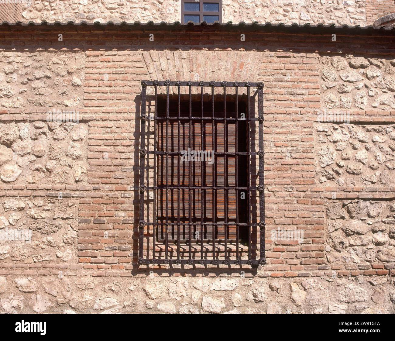 VENTANA CON REJA. Location: IGLESIA DE LA NATIVIDAD. SAN MARTIN DE LA ...