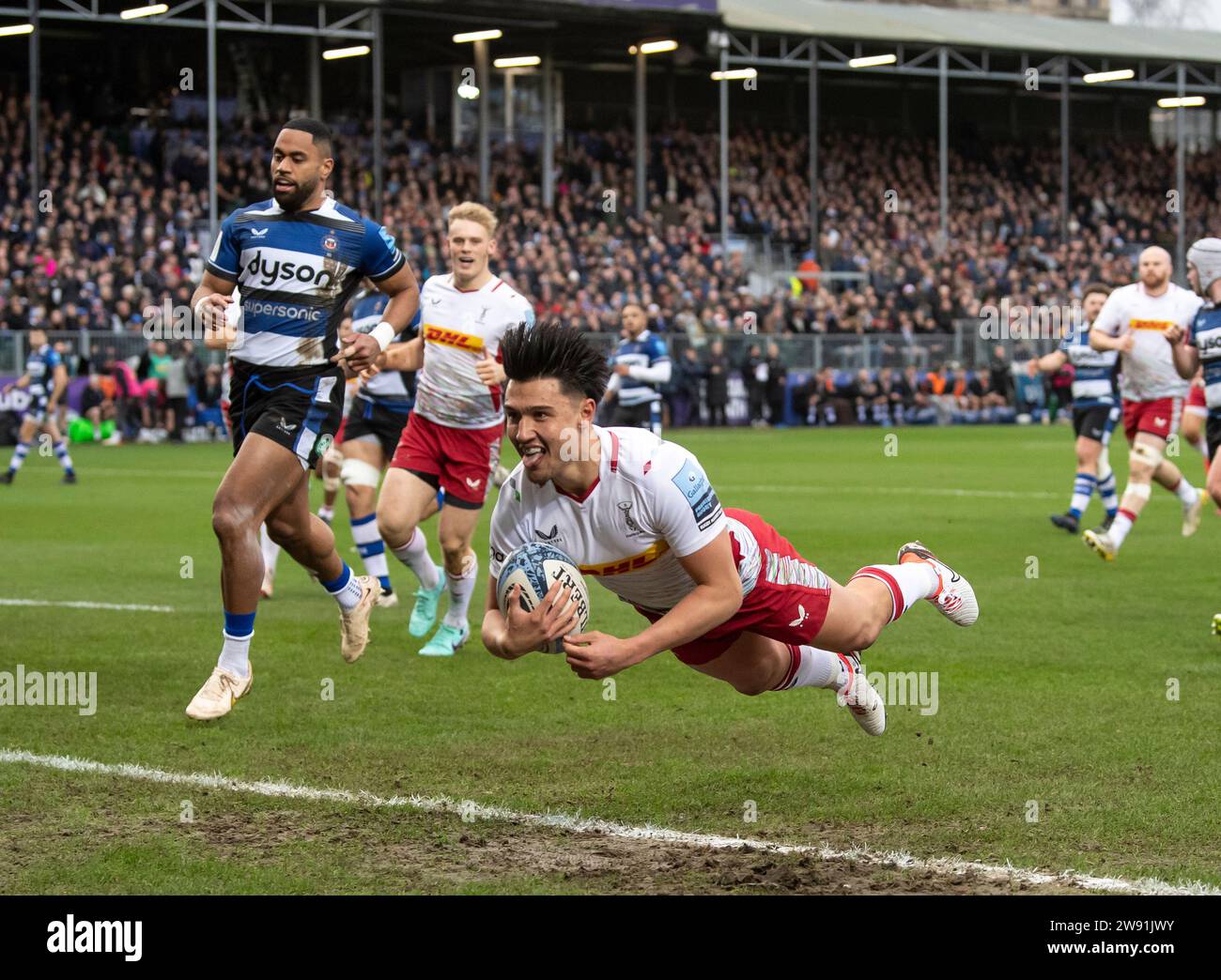 Bath, UK. 23rd Dec, 2023. Harlequins Marcus Smith goes over for there ...