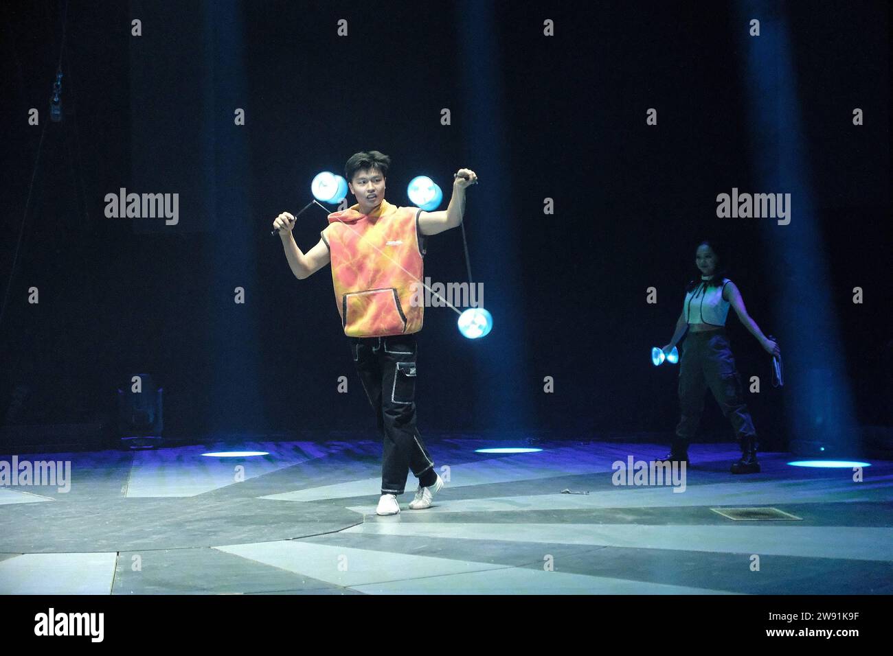 22.12.2023 Kassel Zirkus FlicFlac 13. Festival der Artisten - Flic Flac ...