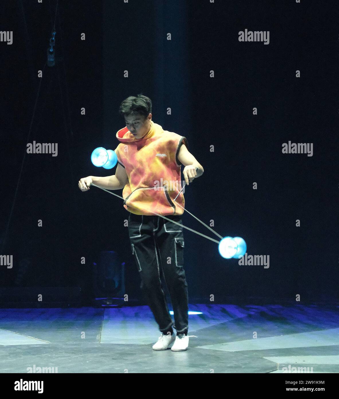 22.12.2023 Kassel Zirkus FlicFlac 13. Festival der Artisten - Flic Flac ...