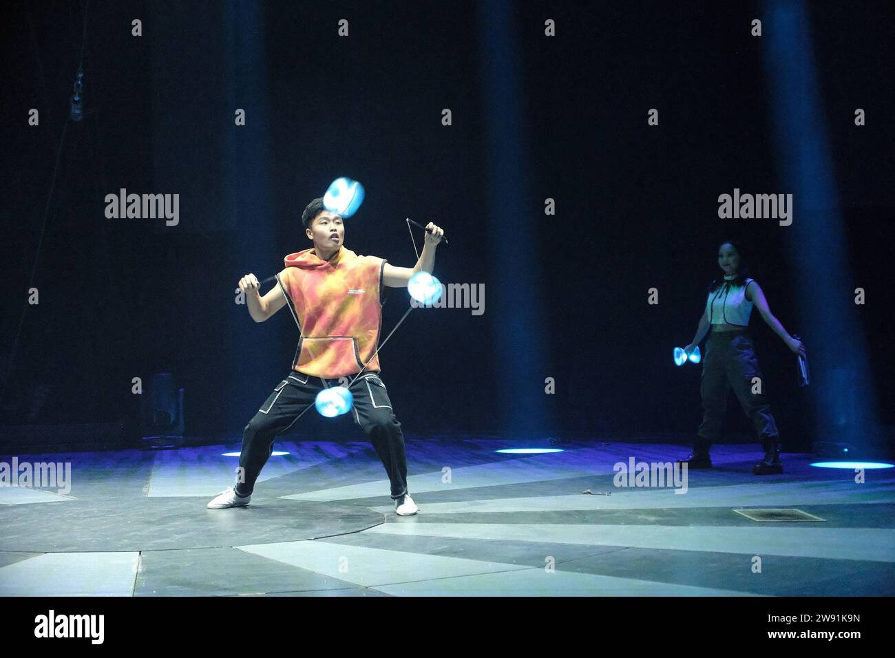 22.12.2023 Kassel Zirkus FlicFlac 13. Festival der Artisten - Flic Flac ...