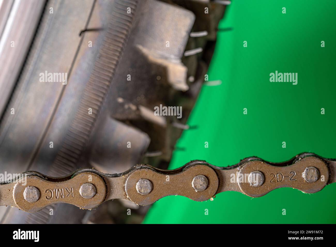 detail of bicycle transmission chain bob green background Stock Photo ...