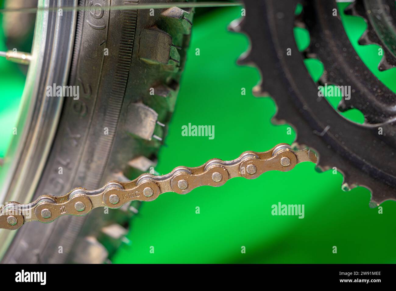 detail of bicycle transmission chain bob green background Stock Photo ...