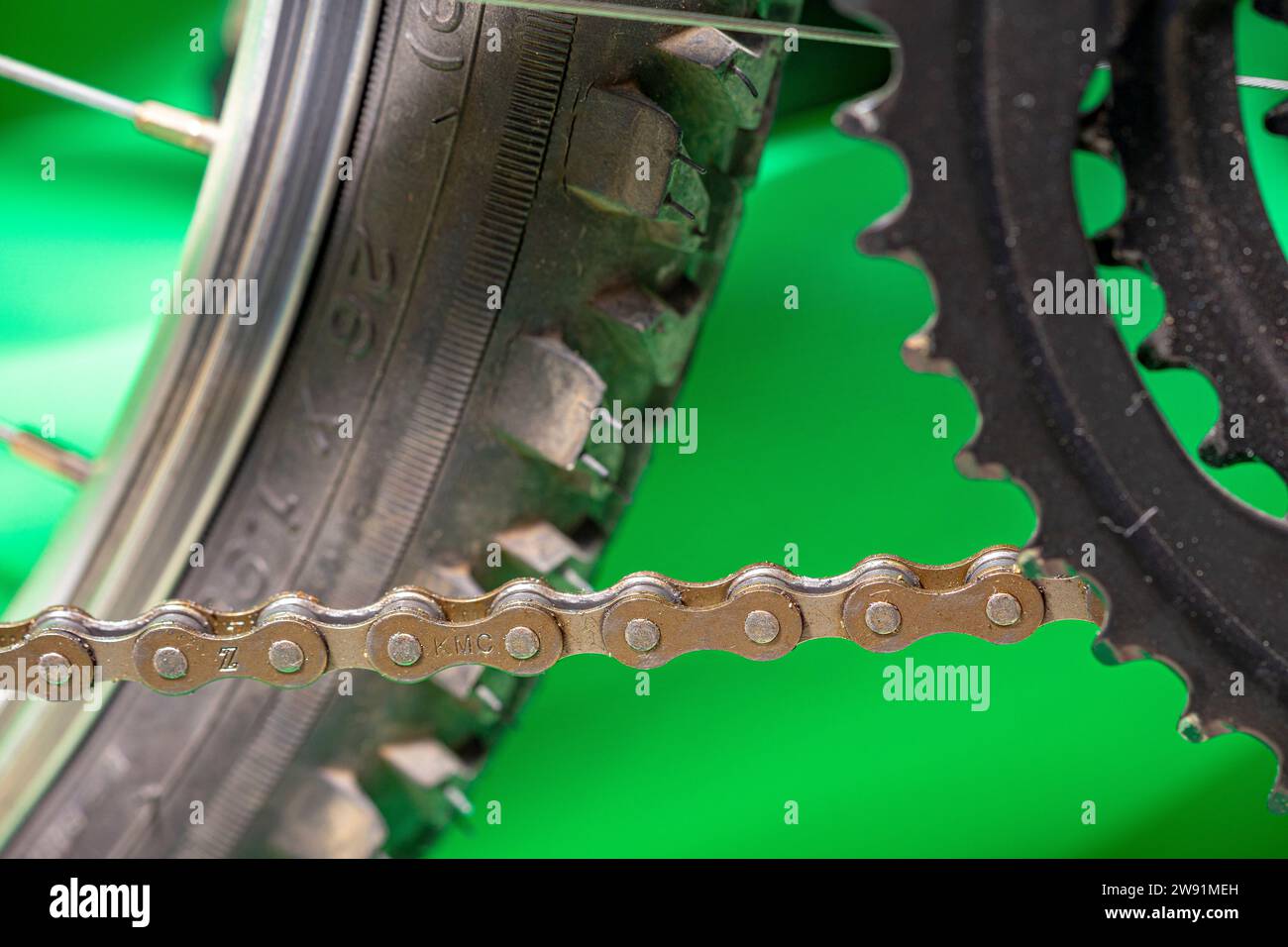 detail of bicycle transmission chain bob green background Stock Photo ...