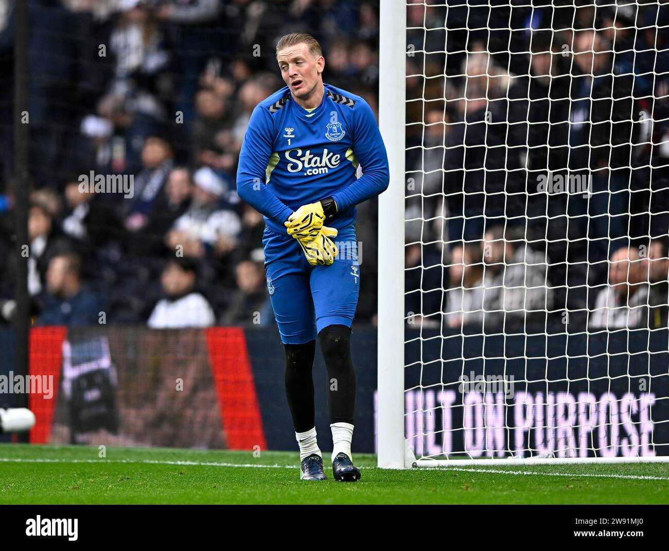 London, UK. 23rd Dec, 2023. Jordan Pickford (Everton, goalkeeper ...