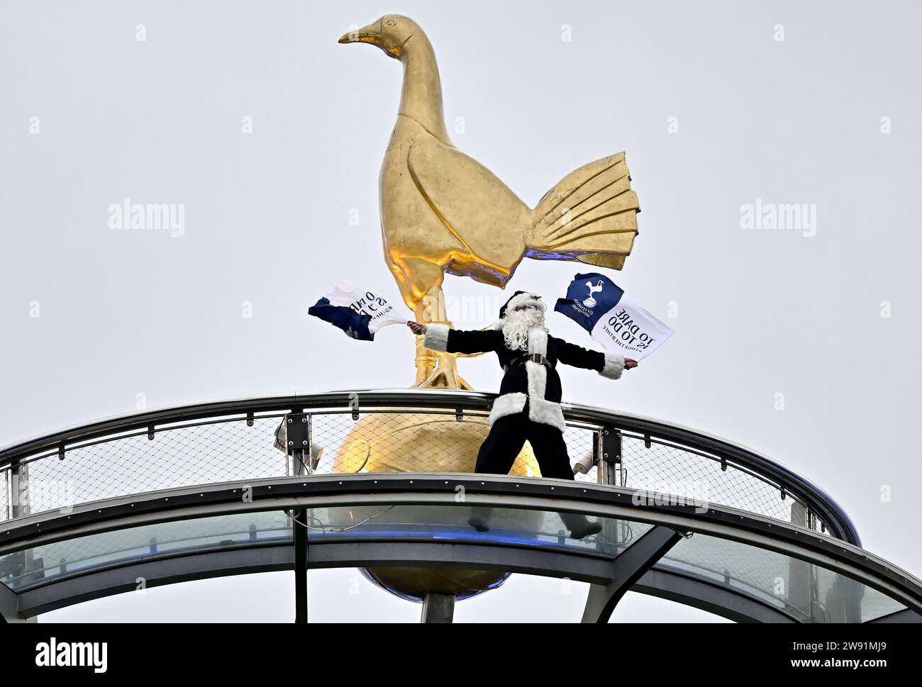 London, UK. 23rd Dec, 2023. Santa waves flags in front of the Cockerell ...