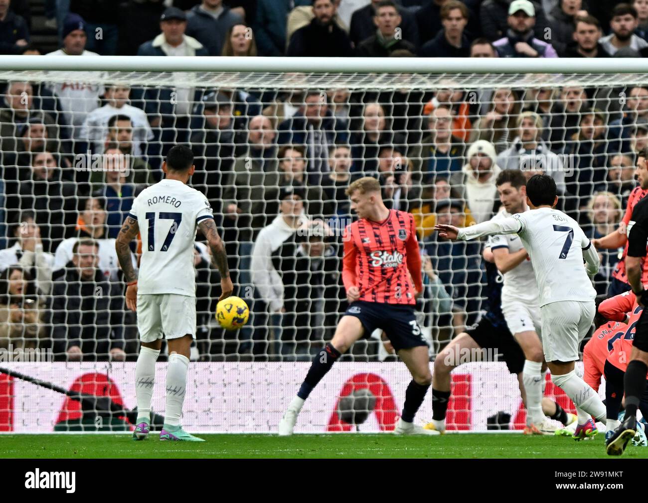 London, UK. 23rd Dec, 2023. GOAL. Son Heung-min (Tottenham, 7) scores ...