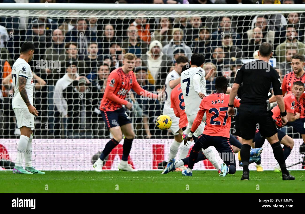 London, UK. 23rd Dec, 2023. GOAL. Son Heung-min (Tottenham, 7) scores ...