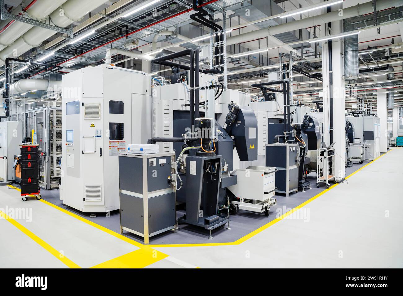 Modern machinery on shop floor in a factory Stock Photo - Alamy