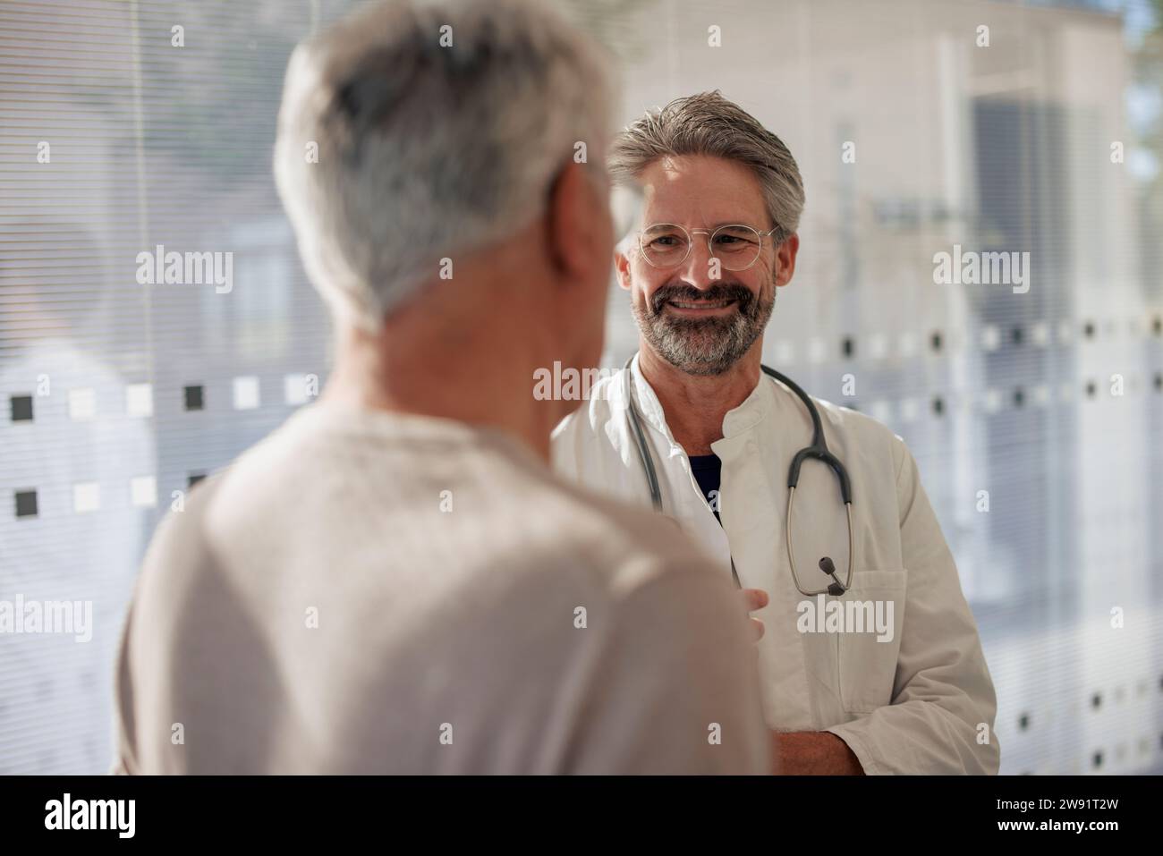 Glass healthcare man hospital hi-res stock photography and images - Alamy