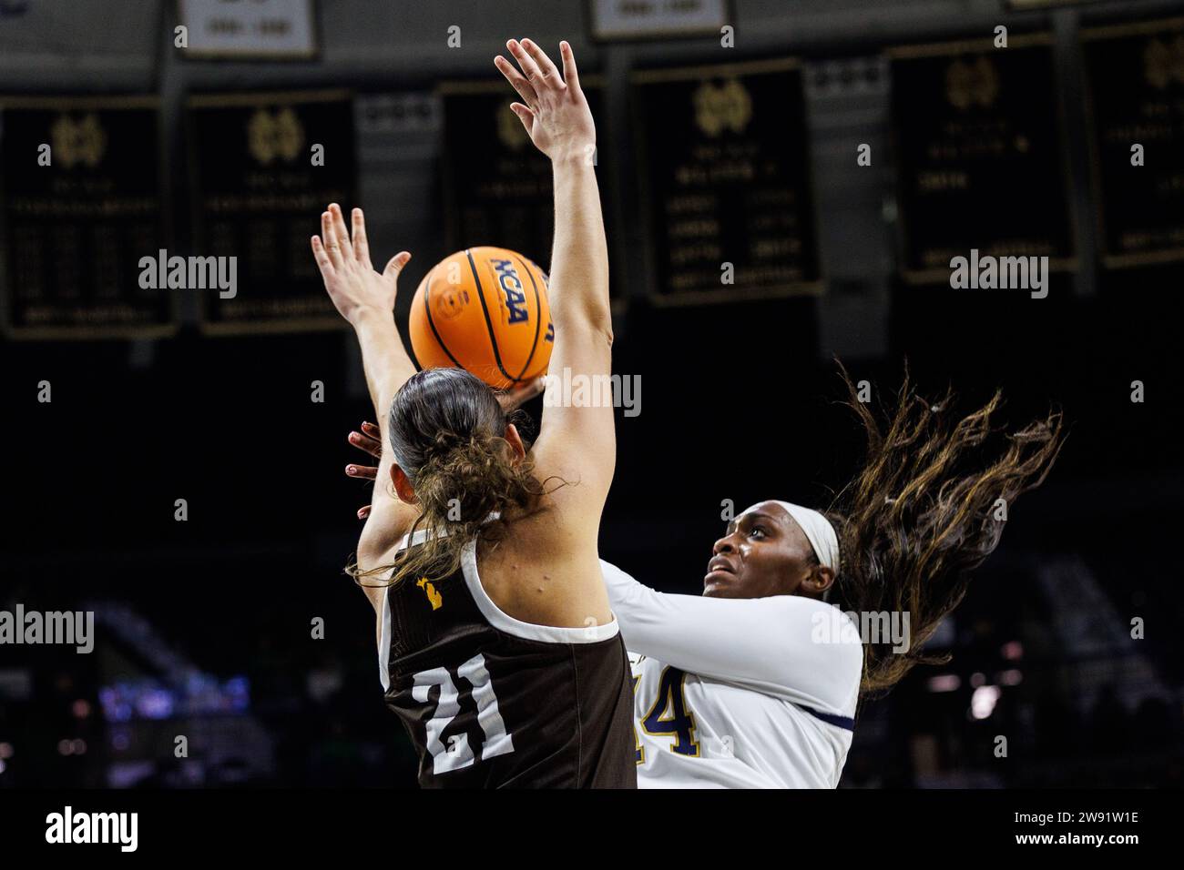 South Bend, Indiana, USA. 21st Dec, 2023. Notre Dame guard KK Bransford ...
