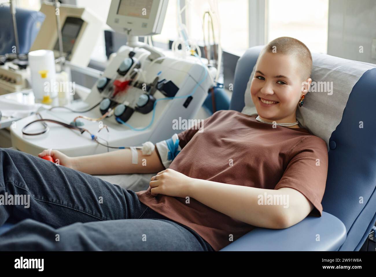 Woman volunteer donating blood hi-res stock photography and images - Alamy