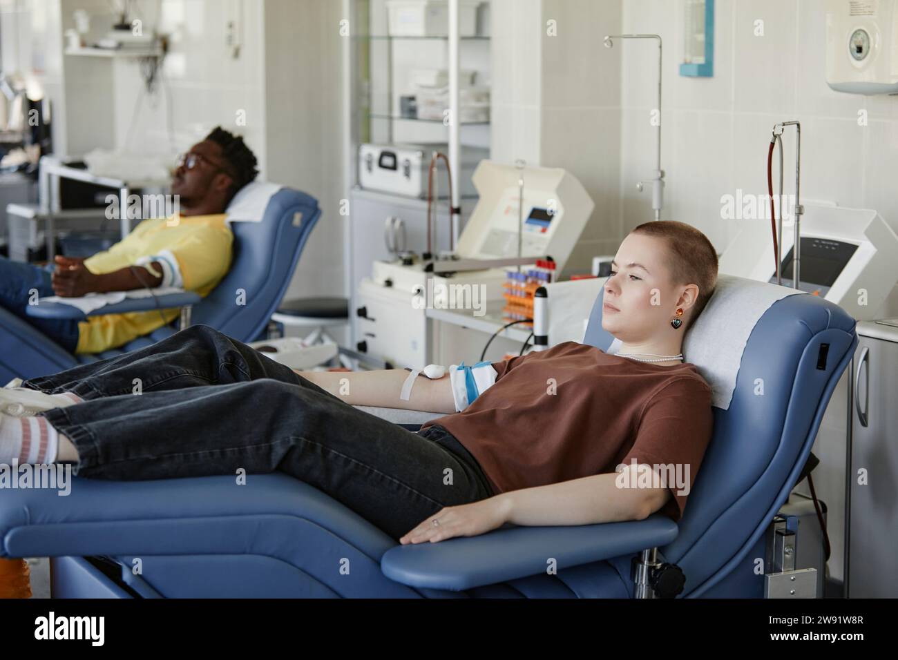 Woman and man donating blood Stock Photo - Alamy