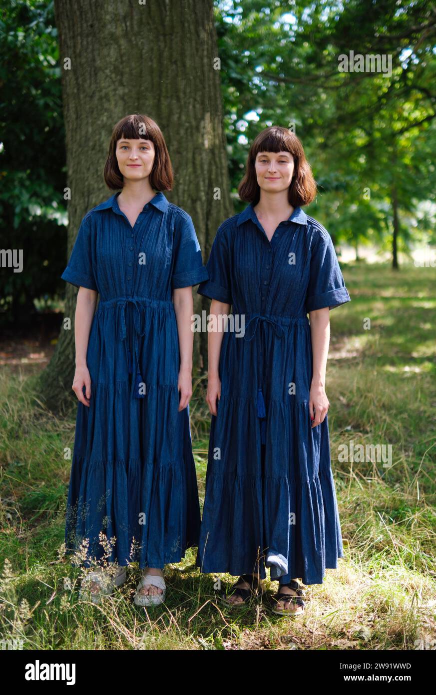 Twin sisters standing outdoors hi-res stock photography and images - Alamy