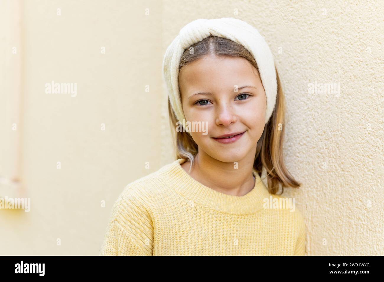 Girl in headband hi-res stock photography and images - Alamy