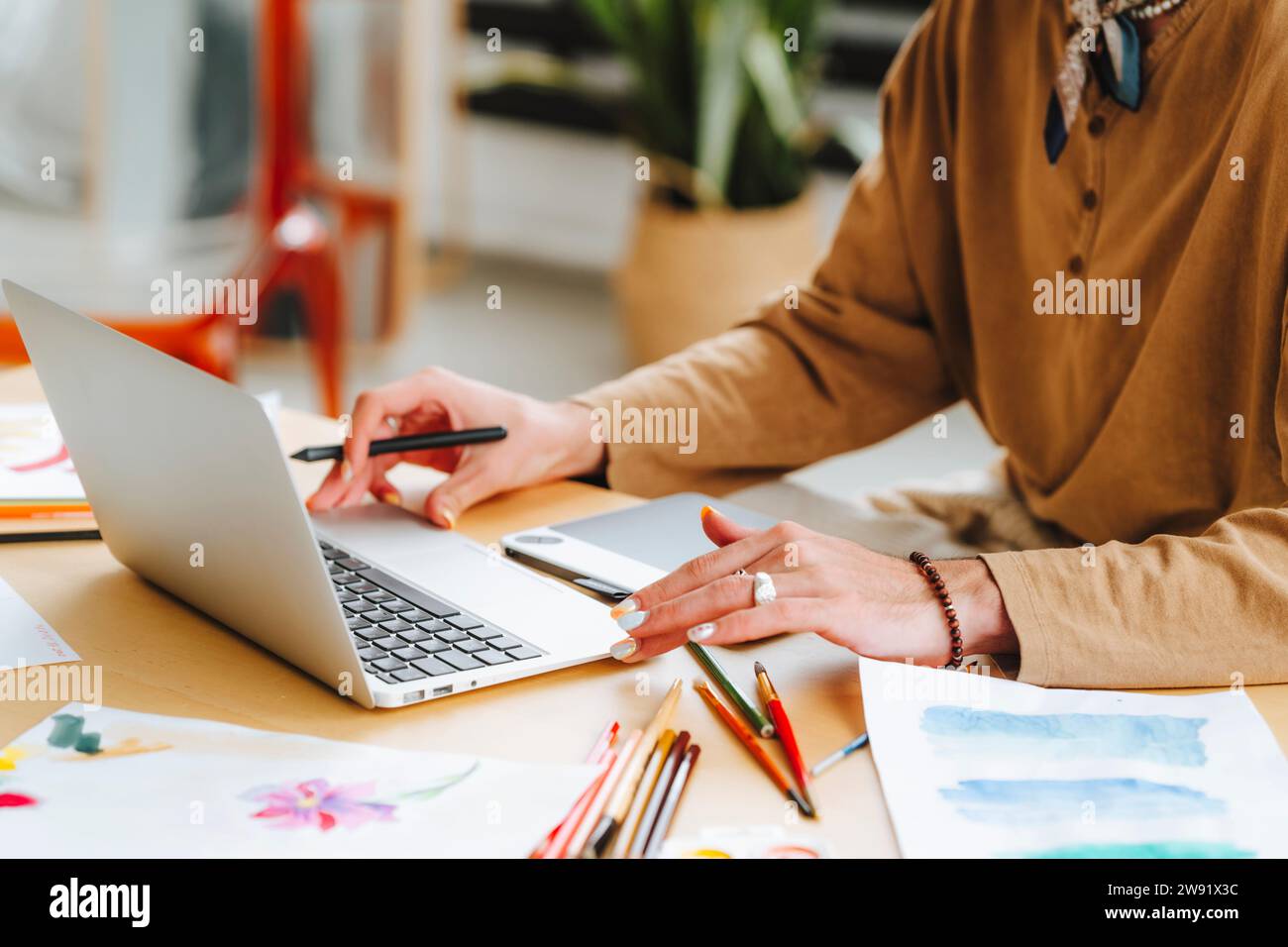 Illustrator professional hi-res stock photography and images - Alamy
