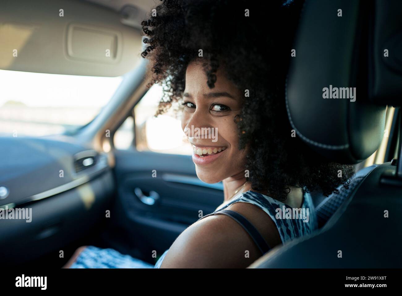 Woman looking over shoulder car hi-res stock photography and images - Alamy