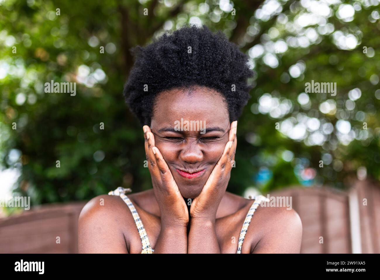 Very squinting eyes hi-res stock photography and images - Alamy