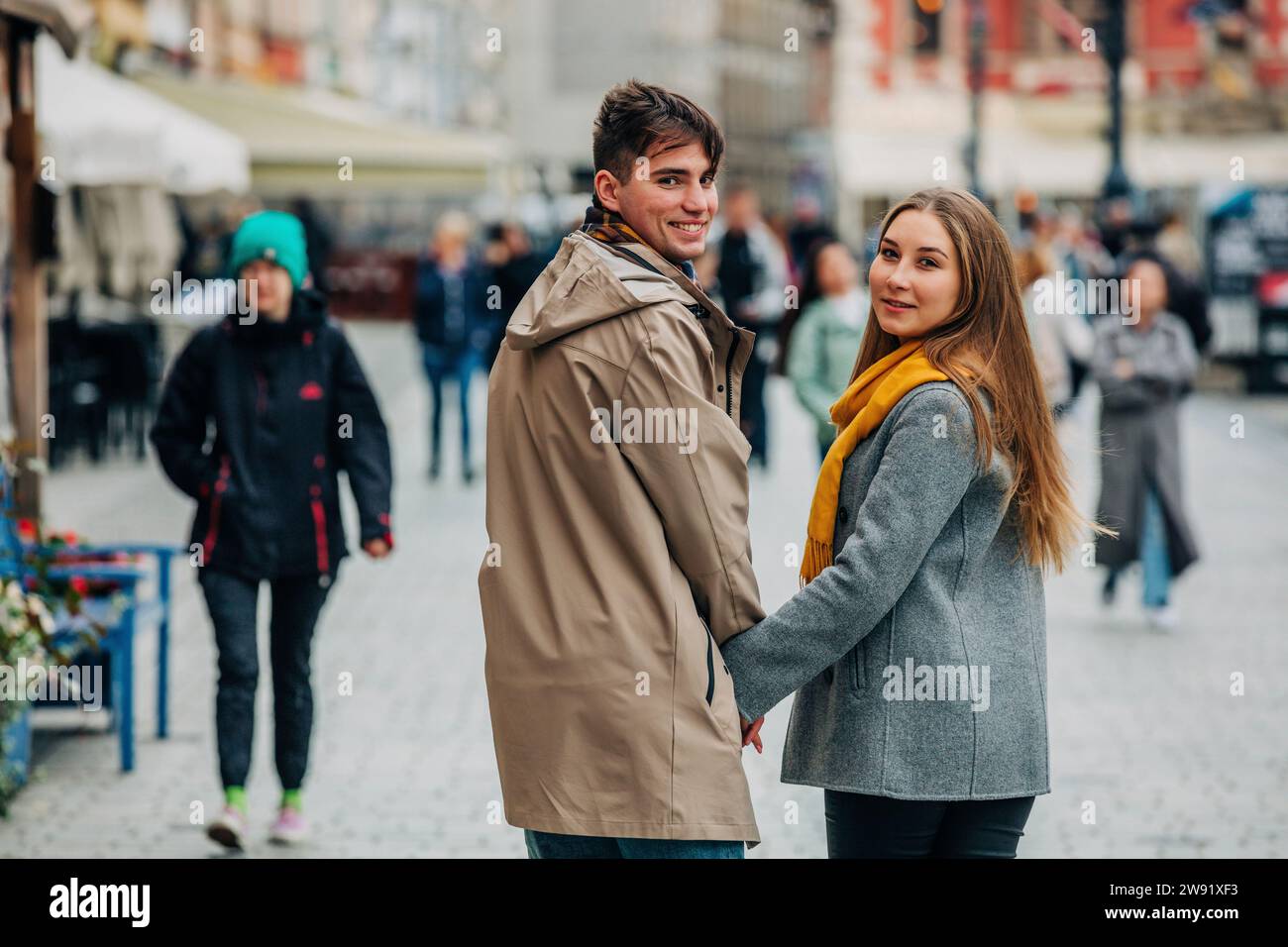 Couple holding hands looking camera hi-res stock photography and images ...