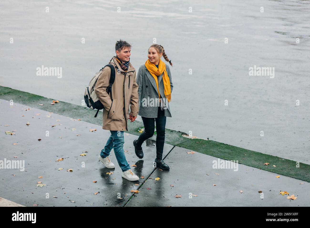 Male female walking near the shore hi-res stock photography and images ...