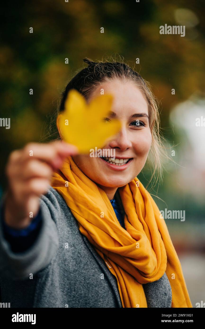 Showing leaf hi-res stock photography and images - Alamy