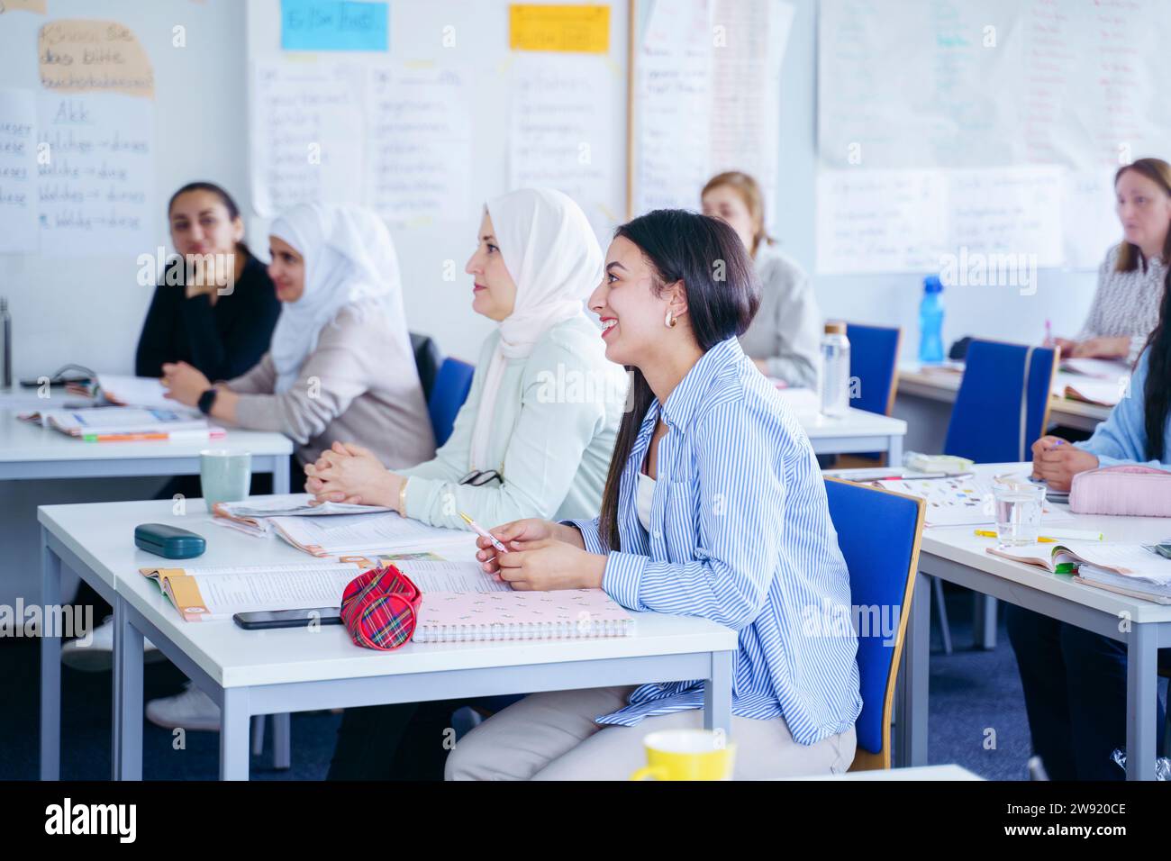 Students sitting desk classroom hi-res stock photography and images - Alamy