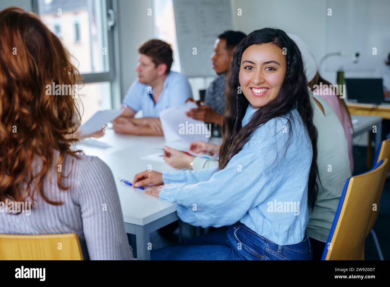 Group student friends sitting hi-res stock photography and images - Alamy