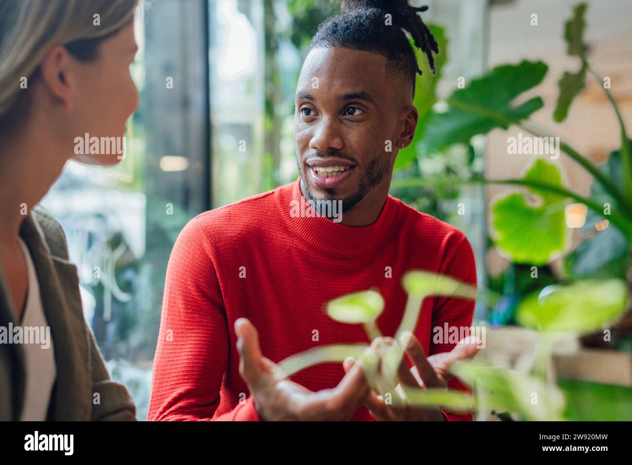 Explaining partner hi-res stock photography and images - Alamy