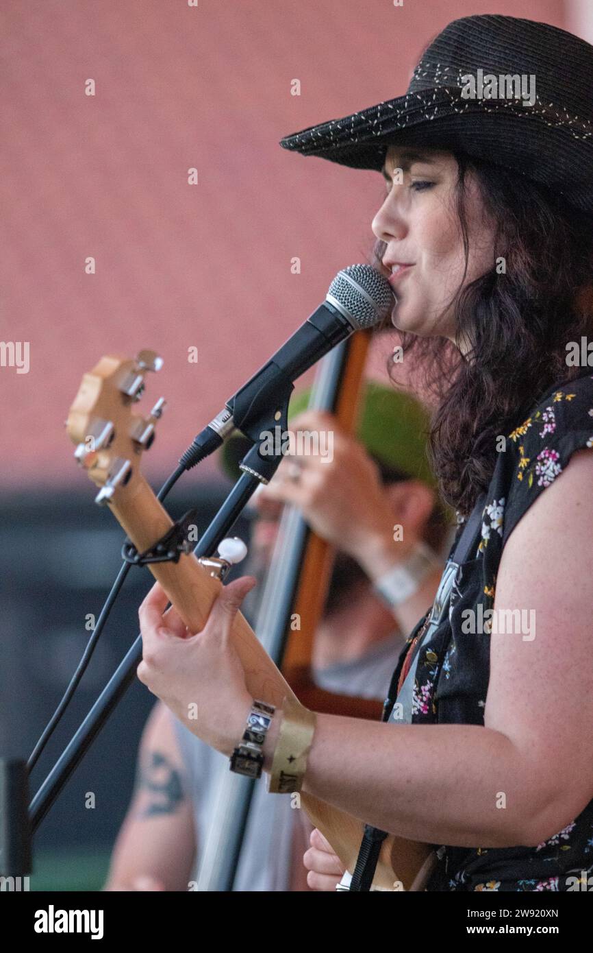 Impressively Yorkshire singer/songwriter Banjo Jen can put on a solo ...