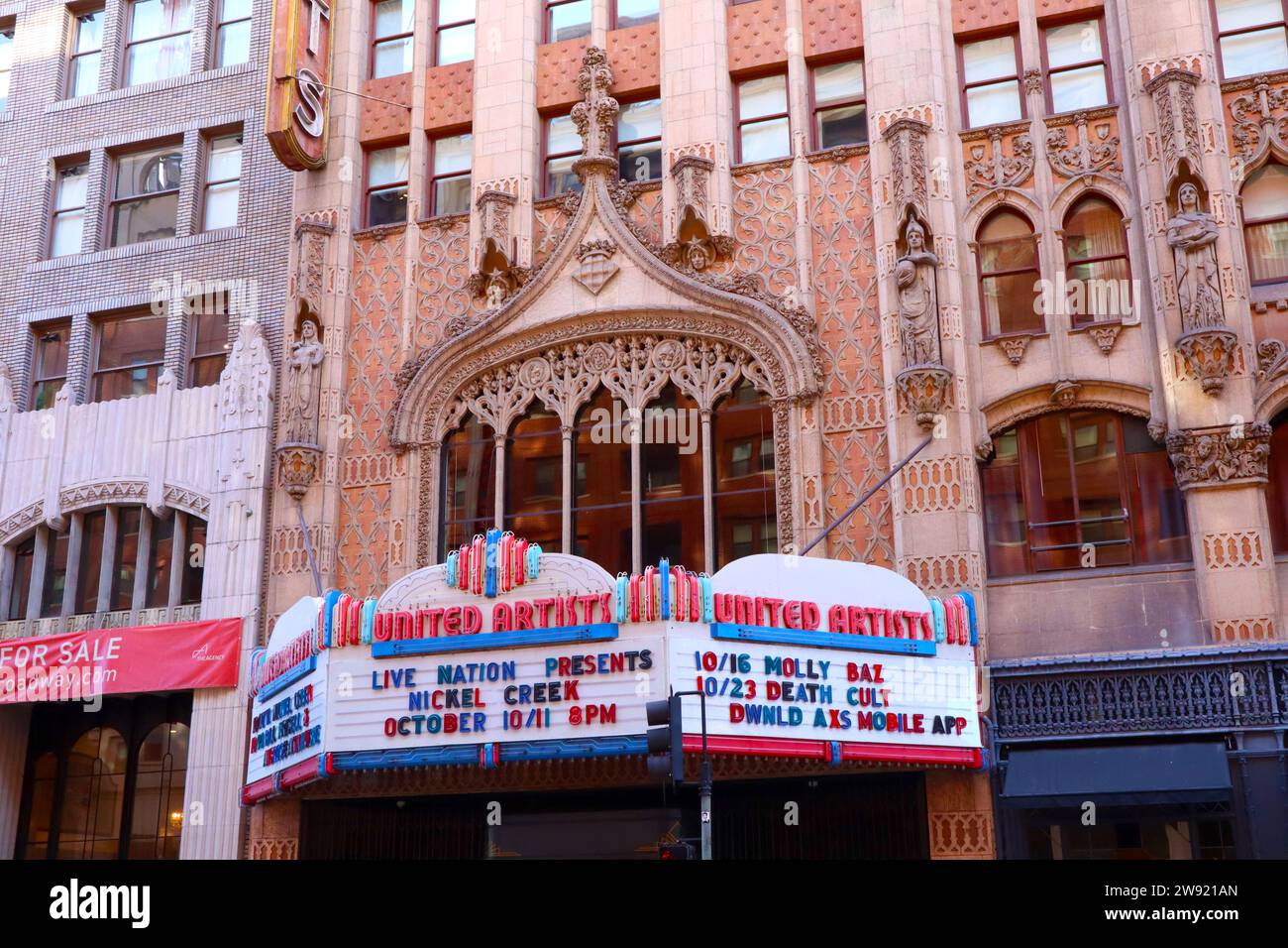Los Angeles, California:UNITED ARTISTS Theatre, historic Theatre at 921 S. Broadway in the ...