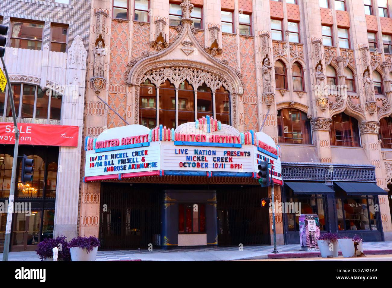 Los Angeles, California:UNITED ARTISTS Theatre, historic Theatre at 921 S. Broadway in the ...