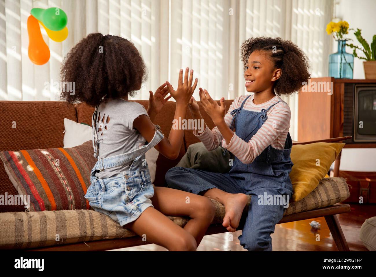 Clapping game girls hi-res stock photography and images - Alamy
