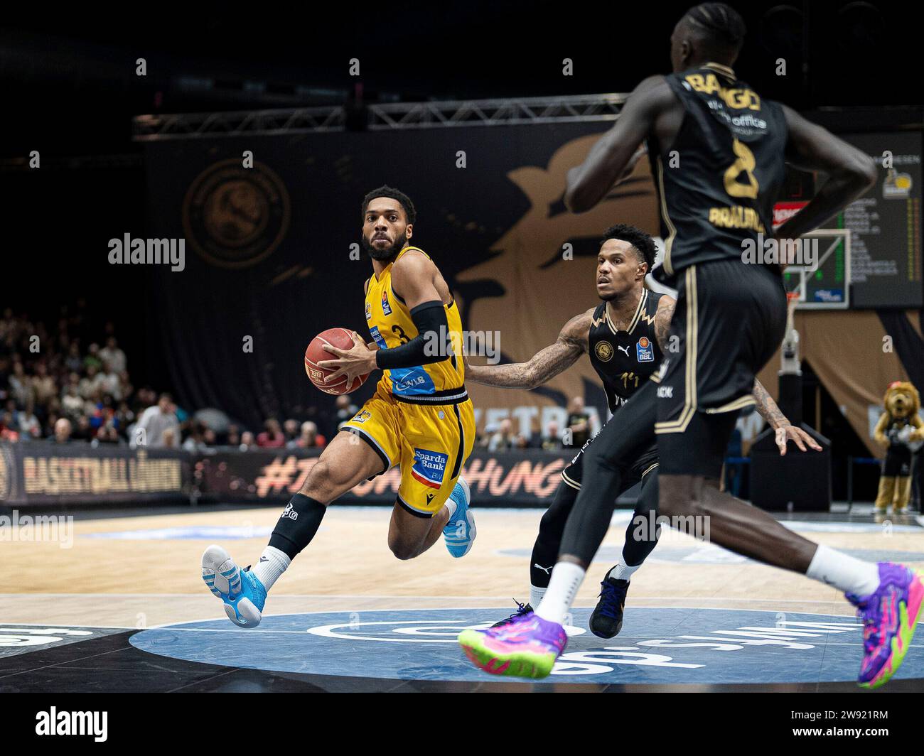 Braunschweig, Deutschland. 23rd Dec, 2023. Prentiss Hubb (Nr. 3 MHP ...